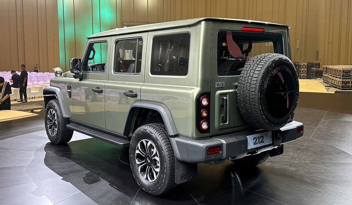 "Китайский УАЗ" BAW 212: Как мощный внедорожник подешевел до 3.4 млн ...