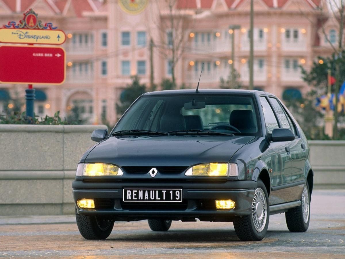 Renault 19 Carsweek